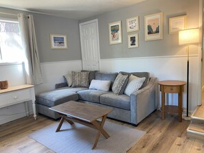 Suite Standard, 1 quarto, vista para a montanha | Sala de estar | TV de ecrã plano, lareira 