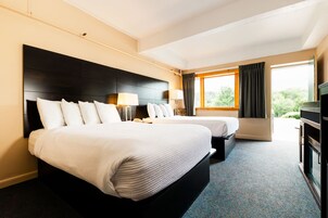 Quarto, 2 camas de casal, junto ao lago | Com decoração personalizada, com mobília individualizada 