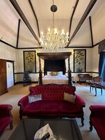 Suite Superior, casa de banho anexa | Com decoração personalizada, com mobília individualizada, secretária 