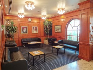 5 bares/lounges, este bar com transmissão de jogos em direto, este pub 