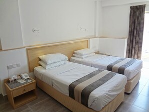 Quarto Standard | Minibar, cofre no quarto, com decoração personalizada 