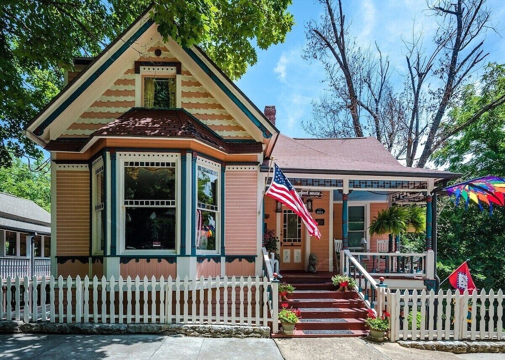 Bridgeford House Bed And Breakfast - Eureka Springs, AR