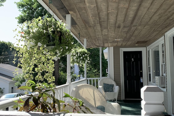 Terraço com espreguiçadeiras