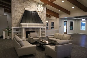 Área de estar no saguão