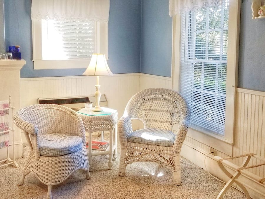 Quarto | Com decoração personalizada, com mobília individualizada, secretária