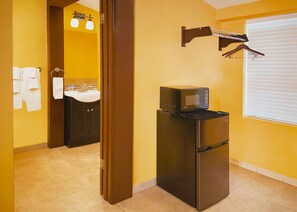 Quarto Deluxe, várias camas, não fumadores, frigorífico e micro-ondas | Minifrigorífico