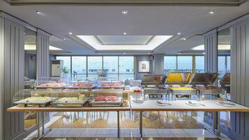 Pequeno-almoço tipo buffet diário mediante uma taxa