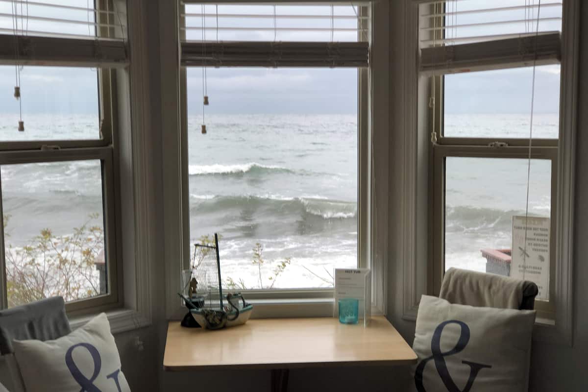 Cabana panorâmico, 1 cama Queen, cozinha americana, no piso térreo | Individualmente decorados, individualmente mobiliados