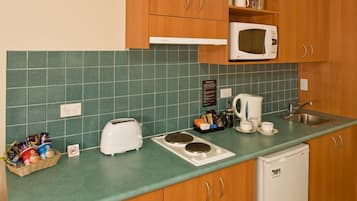 Quarto luxo | Cozinha privada | Geladeira, cafeteira/chaleira