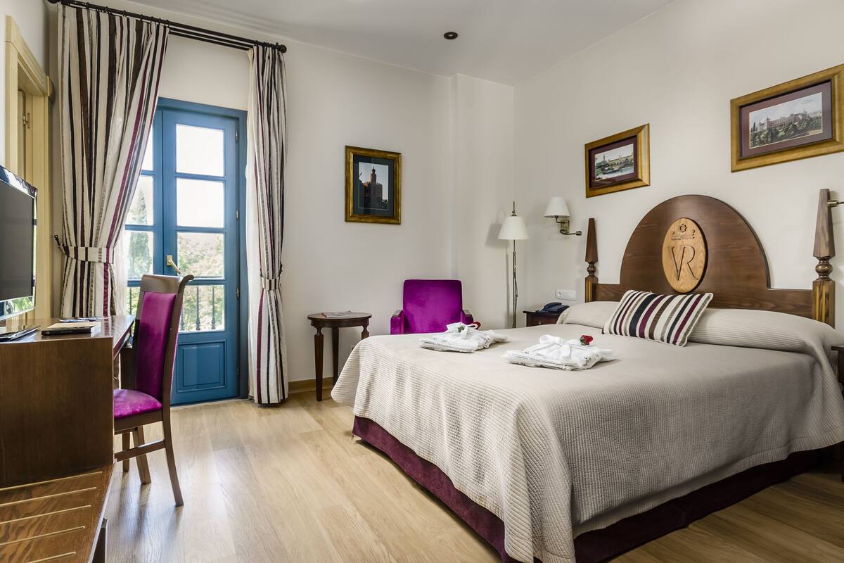 Quarto Duplo Deluxe | Minibar, cofre no quarto, secretária, berços/camas para crianças 