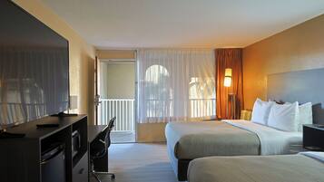 Cofres nos quartos, ferros/tábuas de passar roupa, berços grátis