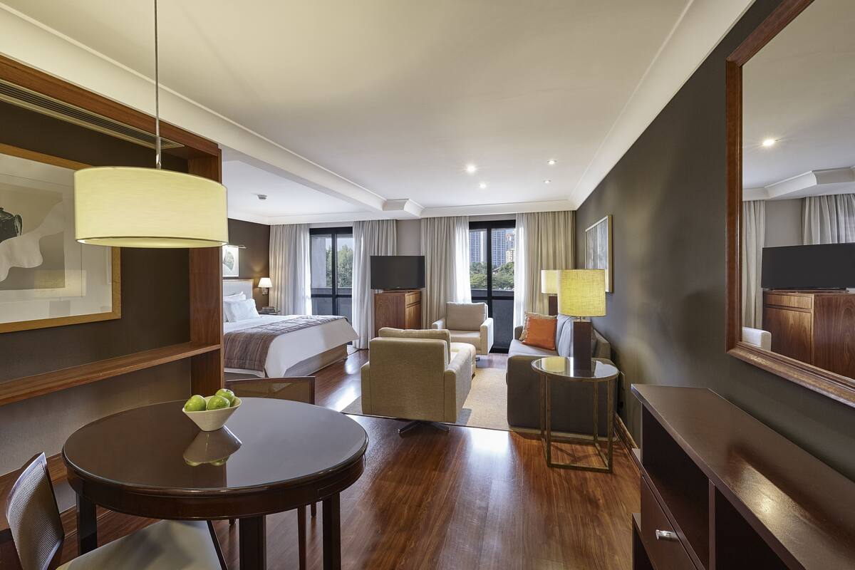 Minibar, cofre no quarto, cortinas/cortinados opacos