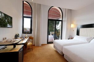 Quarto Deluxe | Minibar, cofre no quarto, secretária, quartos insonorizados 