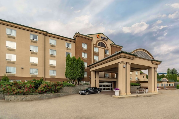 Comfort Inn & Suites - Salmon Arm