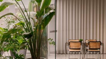 Pequeno-almoço tipo buffet diário (740 CZK por pessoa)