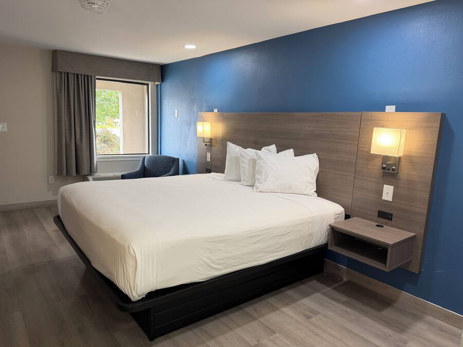 Cortinas blackout, Wi-Fi de cortesia, roupa de cama
