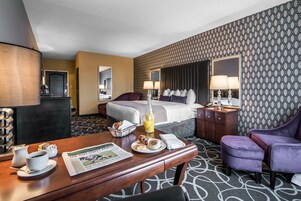 Roupa de alta qualidade, camas de colchão pillowtop, cofre no quarto 