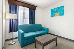 Suite, 2 camas queen-size, não fumadores | Cofre no quarto, secretária, ferro/tábua de engomar 