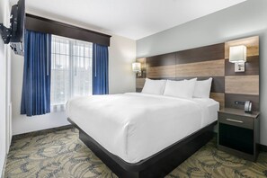 Suite Básica, 1 cama king-size e sofá-cama, não fumadores | Cofre no quarto, secretária, ferro/tábua de engomar 