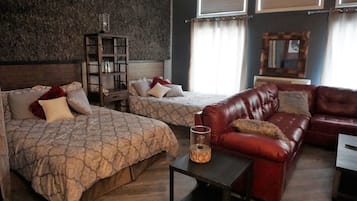 1 quarto, cofre no quarto, secretária