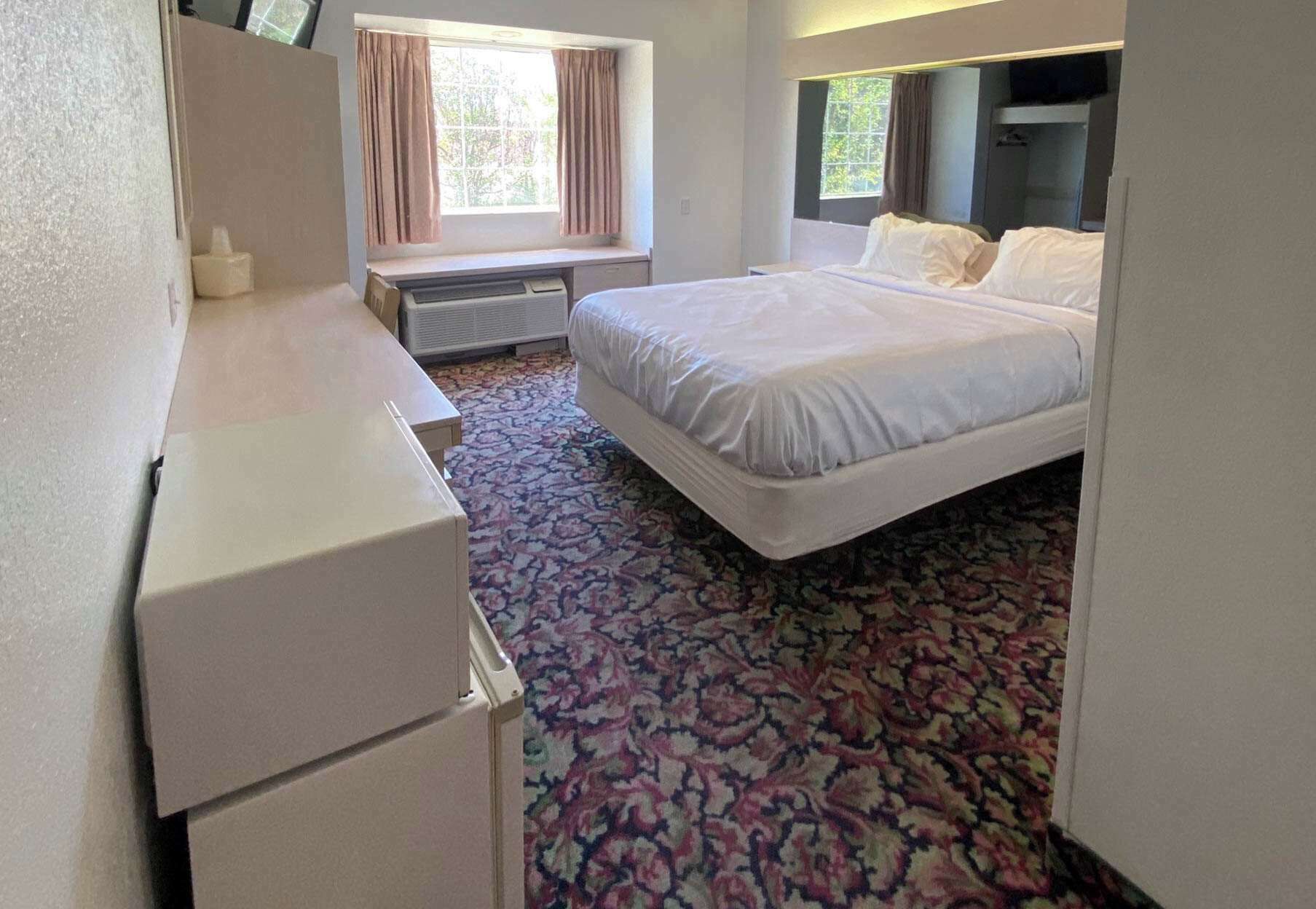 Camas de colchão pillowtop, cortinas/cortinados opacos, Wi-fi grátis 