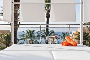 Frigobar, cofres nos quartos, escrivaninha, Wi-Fi de cortesia