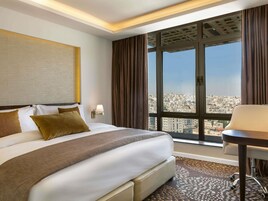 Suíte executiva, 1 cama de casal, vista para a cidade | 1 quarto, roupas de cama antialérgicas, frigobar, cofres nos quartos