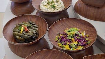 Café da manhã com buffet todos os dias mediante uma taxa