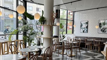 Pequeno-almoço continental diário (105 SEK por pessoa)