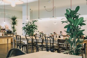 Café da manhã e almoço, culinária regional