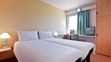 Quarto Twin, 2 camas individuais | Secretária, cortinas/cortinados opacos, quartos insonorizados