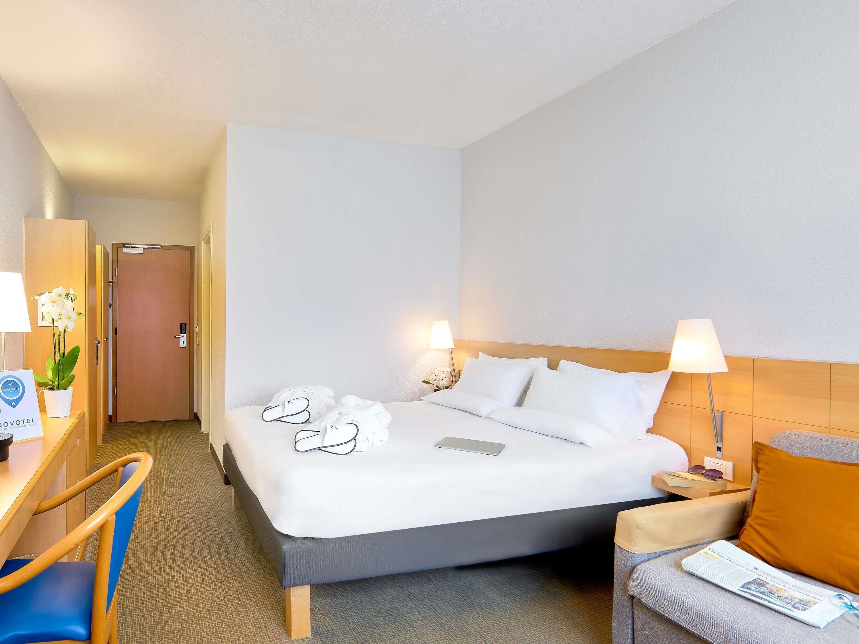 Quarto executivo, 1 cama Queen e sofá-cama | Roupas de cama antialérgicas, edredons de pluma, frigobar