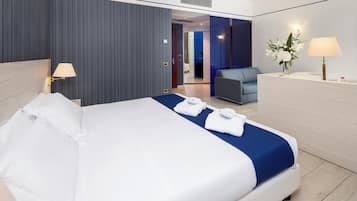 Suite Júnior | Minibar, cofre no quarto, secretária, cortinas/cortinados opacos