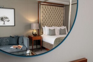 Four Poster Room | Cofres nos quartos, escrivaninha, ferros/tábuas de passar roupa