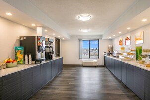 Café da manhã com buffet grátis todos os dias