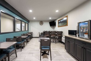 Café da manhã para viagem grátis todos os dias