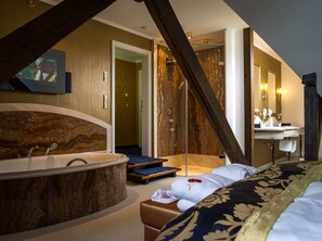 Suite Tradicional | Roupa hipoalergénica, minibar, cofre no quarto 