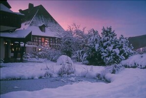 Fachada do alojamento (tarde/noite)