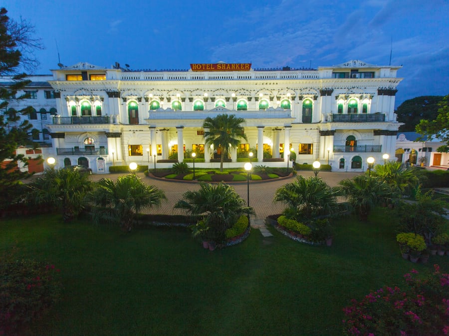 Fachada do alojamento (tarde/noite)