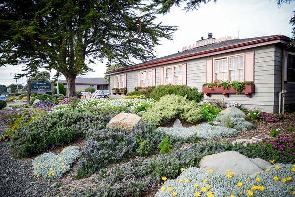 Book Sea Otter Inn in Cambria | Hotels.com