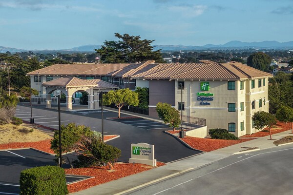 Holiday Inn Express Hotel & Suites Marina - State Beach Area By Ihg - Monterrey, CA