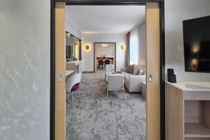 Suite Executiva, 1 cama king-size | Cofre no quarto, secretária, quartos insonorizados