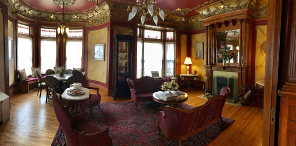 Redstone Inn And Suites - Iowa