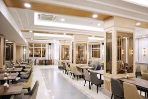 Café da manhã, almoço e jantar