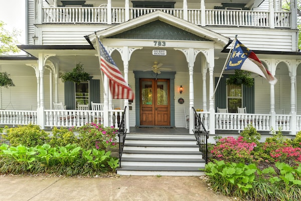 1898 Waverly Inn - Sierra Nevada