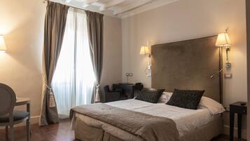 Frigobar, cofres nos quartos, quartos à prova de som, Wi-Fi de cortesia