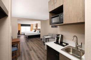 Suite-Estúdio, 2 camas queen-size, não fumadores | Cofre no quarto, secretária, ferro/tábua de engomar, Wi-fi grátis 