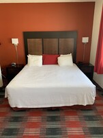 Quarto luxo, para não fumantes, cozinha americana (King) | Escrivaninha, espaço de trabalho para notebook, Wi-Fi de cortesia