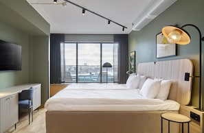 Suite Júnior | Cofre no quarto, secretária, cortinas/cortinados opacos 