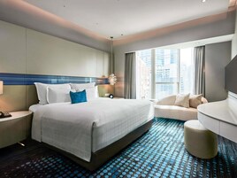 Quarto Club, 1 cama king-size, acesso ao Club Lounge | Roupa hipoalergénica, minibar, cofre no quarto, secretária 